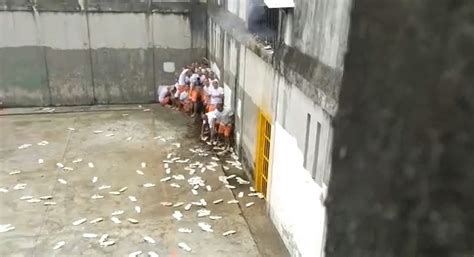 Presos agridem agentes penitenciários durante rebelião no Ceará veja vídeo CNN Brasil