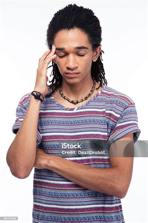 인물 사진 중유럽식 남자가 카메라를 향해 미소 짓는 생각에 잠긴 2015년에 대한 스톡 사진 및 기타 이미지 2015년 T 셔츠 남자 Istock