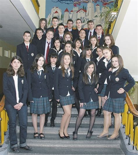 В ПМГ “Васил Друмев” вече са въведени ученически униформи Училищен вестник на ПМГ Васил Друмев