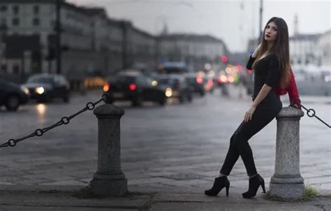 Wallpaper Look Face The City Model Daniela For Mobile And Desktop
