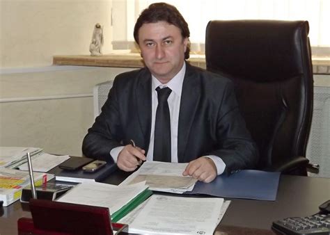 Заедно с шефа на НОИ Силистра в ареста са още десетина души