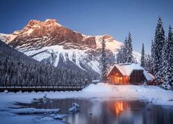 Jezioro Emerald Lake W Parku Narodowym Yoho W Kanadzie