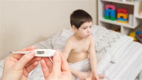 बचच म खसर क लकषण कस पहचन Measles Symptoms in kids And