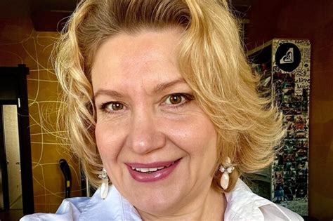 За време на бракот имав 2 деца со друг маж иако го обожавам сопругот среќно живееме 40 години