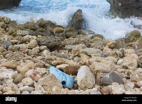 Déchets Plastiques Sur Les Plages Banque Dimage Et Photos Alamy