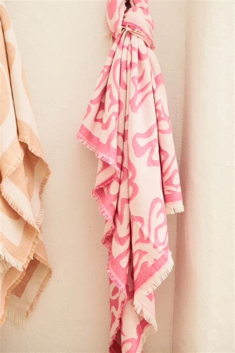 Ebandive La Vie Throw Candy 170x140cm Goddess By The Sea