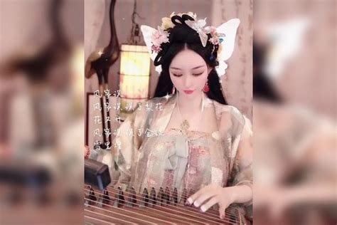 追风赶月莫停留，平芜尽处是春山平芜