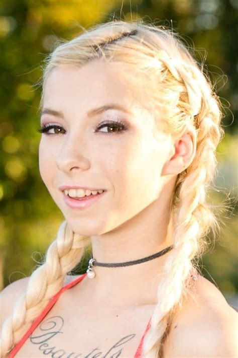 Kenzie Reeves фото