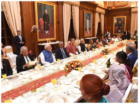 Pm Modi Sits Next To President Muizzu At Dinner Event As India