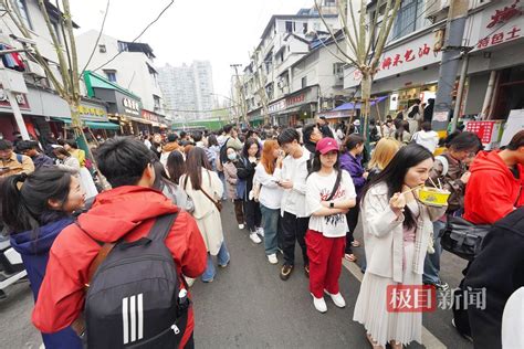 第一波游客已经抵达 在武汉山海关路开启过早之旅凤凰网湖北 凤凰网