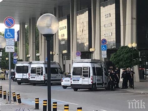 ПЪРВО В ПИК Сигнал за бомба на Централна гара част от сградата е