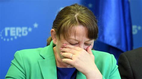 Деница Сачева възмутена Безмислено беше отстраняването на Желязков
