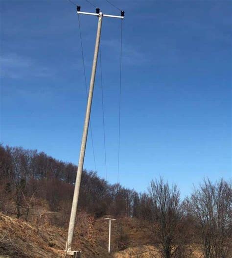 Ndërrimi I Shtyllave Elektrike Trembëdhjete Fshatra Të Klinës 4 Orë