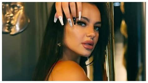 Modelo Brasileira é Presa Ao Gravar Vídeo De Sexo Com Preso De Londres