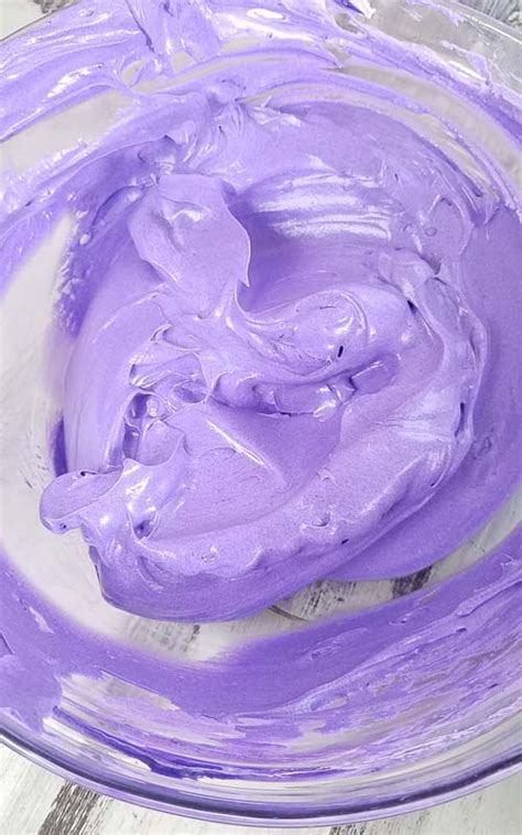 How To Color Swiss Buttercream Hanielas