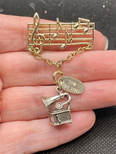 Vintage Gramophone Record Player Gem