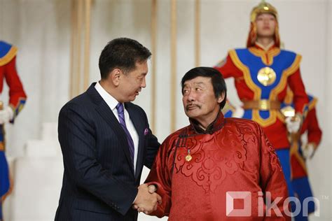 ФОТО Мал эмнэлгийн салбарын 33 хүнд төрийн дээд цол одон медаль хүртээлээ