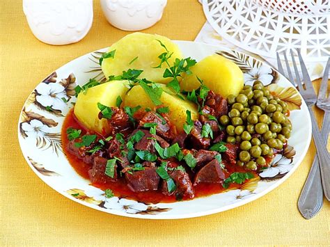 Гуляш из свиного сердца с подливкой пошаговый рецепт с фото