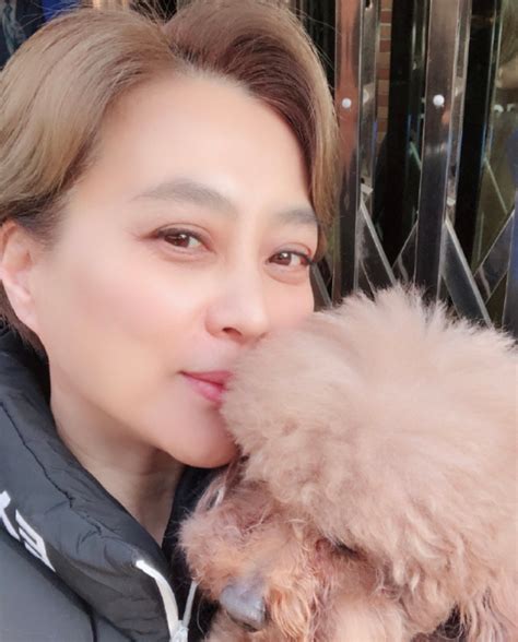 56岁李玲玉近照曝光 曾经的“甜歌皇后”风韵犹存凤凰网
