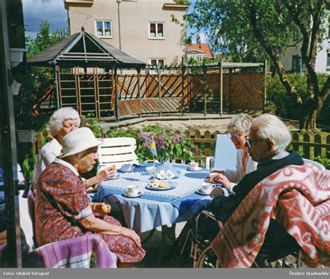 Nationaldagen Firas Med Fika På Uteplatsen 1991 Juni Örebro