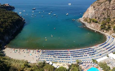 Le 10 spiagge più belle di Ischia che devi assolutamente visitare