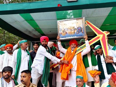 Rakesh Tikait Joins Farmers Protest In Greater Noida