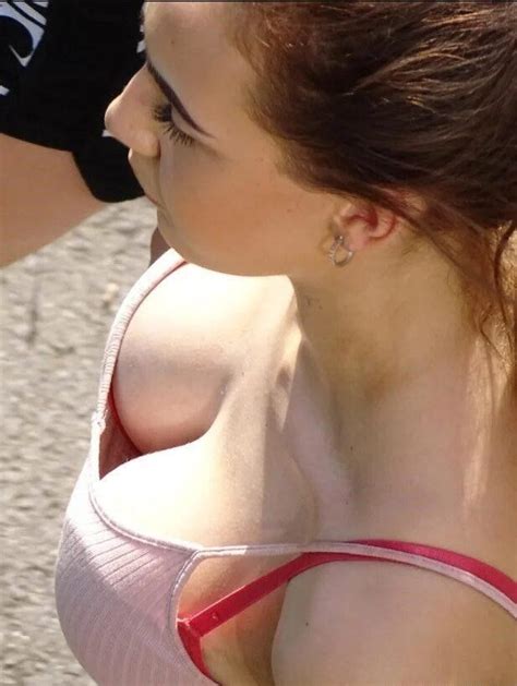 Big Tits Downblouse Leolol Big Tits Downblouse Leolol