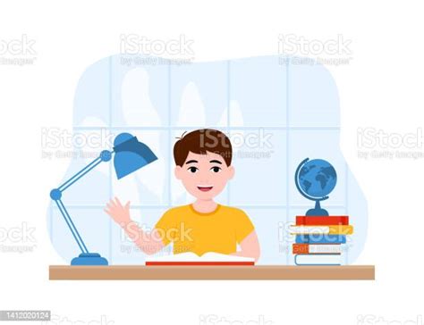 소년들은 글을 쓰고 아이들은 숙제를하고 집에서 수학을합니다 빨간 셔츠를 입은 만화 귀여운 어린 소년이 책상 위에 시팅 학습