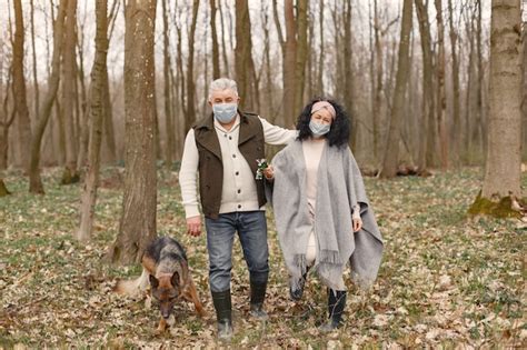 Free Photo Elegant Adult Couple In A Spring Forest
