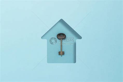蓝纸板切割房屋和钥匙的形状购买住房抵押贷款家庭信贷规划迁居等概念平高清图片下载 正版图片505858595 摄图网