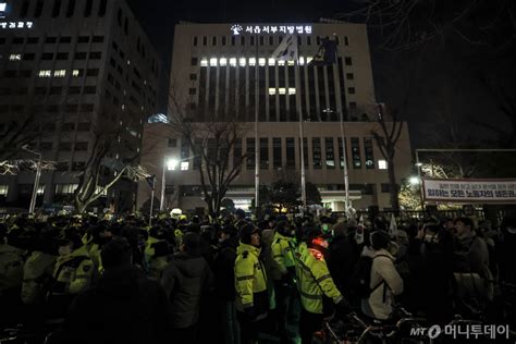 윤 대통령 오후 2시 구속영장심사 출석…부당성 직접 주장할 듯