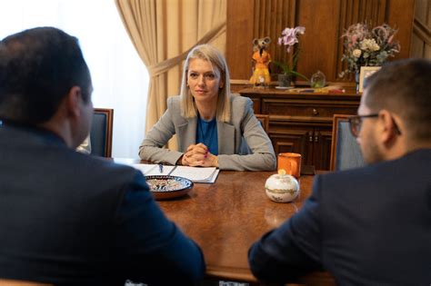 Alina Gorghiu președinte interimar al Senatului Utopia comunistă