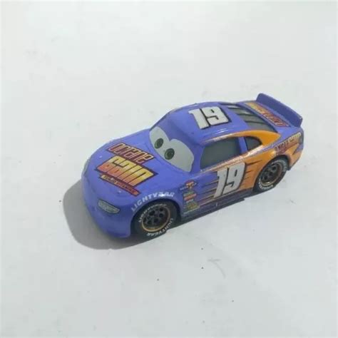 Disney Cars 3 Bobby Swift Tow Diecast Carrito Escala Meses Sin Intereses