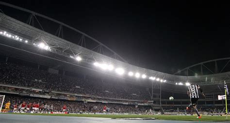 Torcida ao lado Botafogo tem sua melhor média de público como mandante