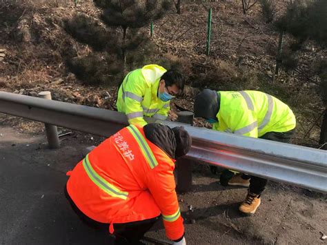 龙泉寺工区：迅速出击，及时消除安全隐患 道路养护