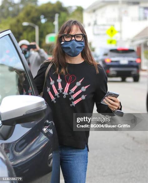 Jennifer Garner Glasses Photos And Premium High Res Pictures Getty Images