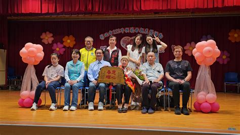 彰化市公所表揚65位模範母親 林世賢頒賀匾獻祝福