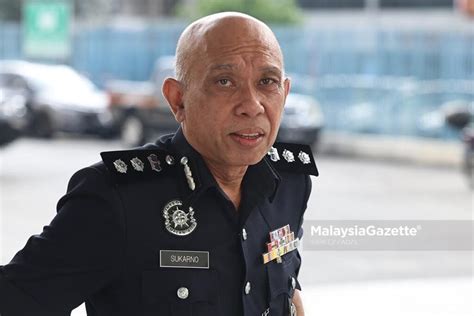 Về thăm cha sau năm con trai đau xót trước cảnh tượng không ngờ