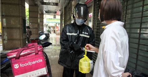 女子拿餐時驚見「大蟑螂」竟叫foodpanda打 外送員愣了：在哪裡？ 國際 Ctwant