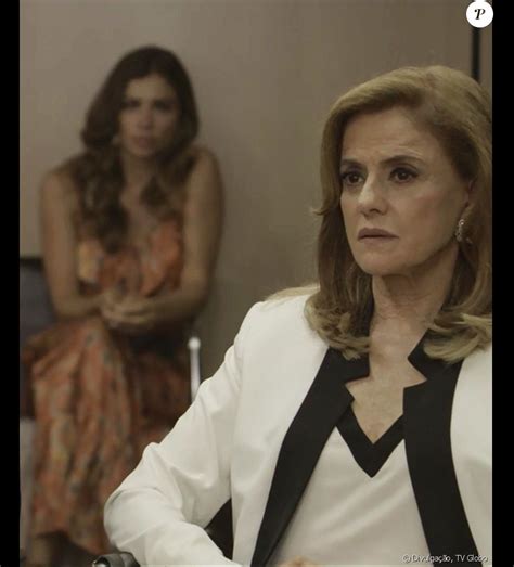 Sophia Marieta Severo começa a chorar e pede abraço a Mariano Juliano Cazarré na novela O