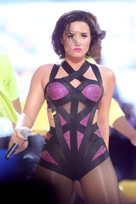 Demi Lovato Performs At 2015 Mtv Video Music Awards • Celebmafia