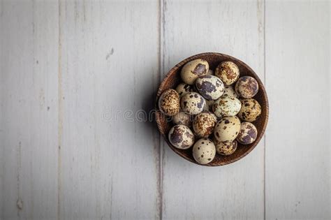 по мере того как предпосылка Eggs много триперсток Стоковое Фото