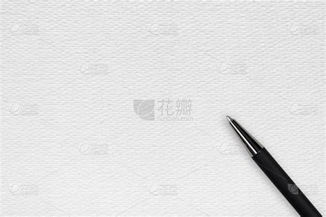 黑色圆珠笔在白纸的背景上
