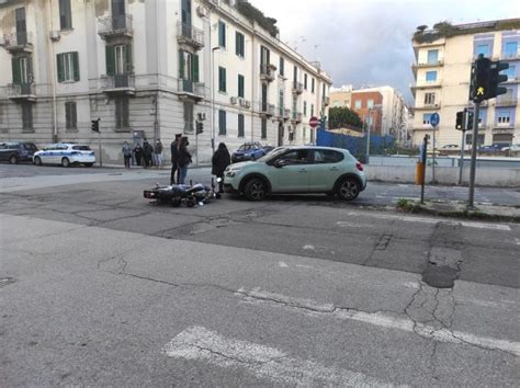 Messina Scontro Tra Auto E Moto Ferita Una Ragazza Foto