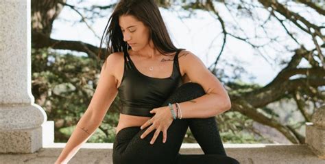 Posturas De Yoga Para Combatir Y Aliviar El Estreñimiento Mui Fitness