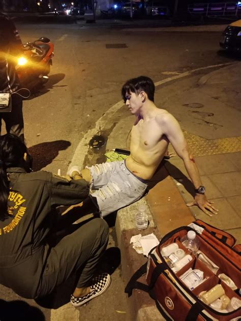 ชาวเนตแหอาสาเปนพยาบาล ดแลนายแบบหนมหลงประสบอบตเหต