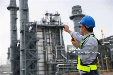 화력 발전소의 제어 팀 유지 보수 증기 터빈을 위해 워키토키를 사용하는 수석 엔지니어 검사 보기에 대한 스톡 사진 및 기타 이미지 검사 보기 검사자 경영자 Istock