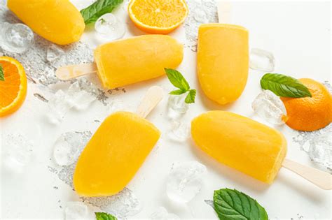 Eis Am Stiel Eis Am Stiehl Auf Stick Mit Süßen Orangensaft Auf Weißem