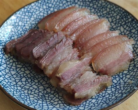 【风干腊肉的做法步骤图，风干腊肉怎么做好吃】小火龙helen下厨房
