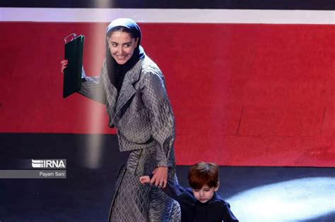 شبنم قربانی با پسرش اختتامیه جشنواره فیلم فجر را به هم ریخت تصاویر